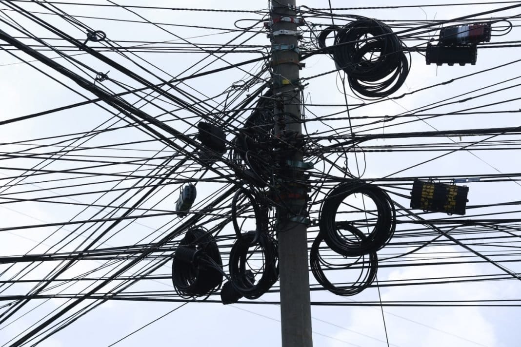 Alcaldía busca eliminar contaminación visual por cables en desuso ...