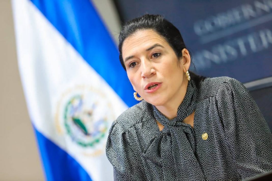 Ministra no asistió a comisión especial luego de estar expuesta a ...