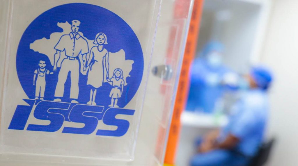 Salvadoreños en el exterior pueden inscribir familiares en el ISSS ...