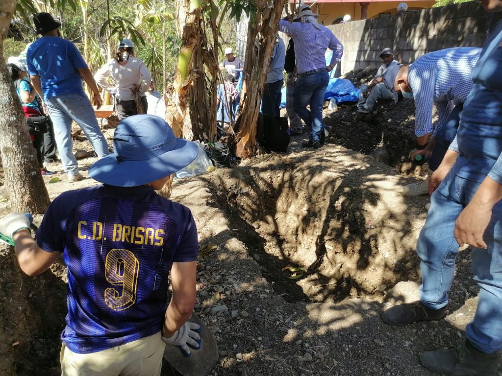 Encuentran osamentas en el cantón La Joya tras exhumaciones del caso Masacre de El Mozote ...